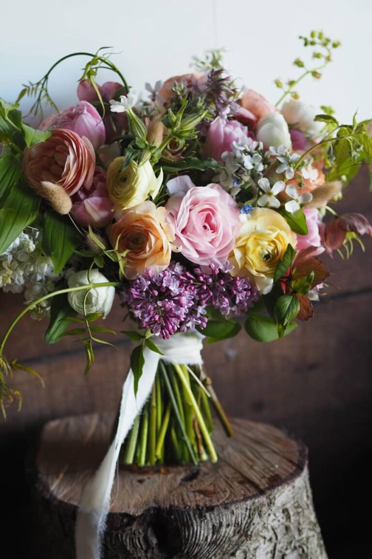 Seasonal British spring wedding flowers - The Natural Wedding Company
